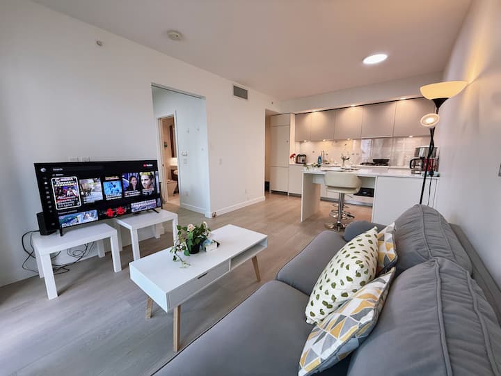 Bright Easy Stay Steps From Metro & Shopping 1b1b - Burnaby