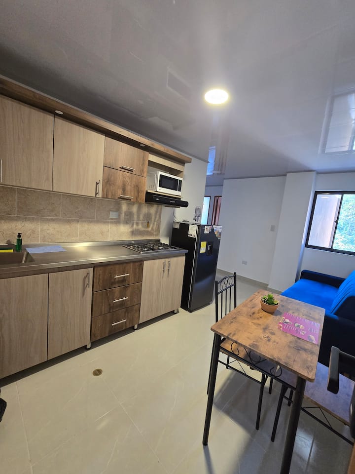 Apto Completo Y Económico En El Poblado - Envigado