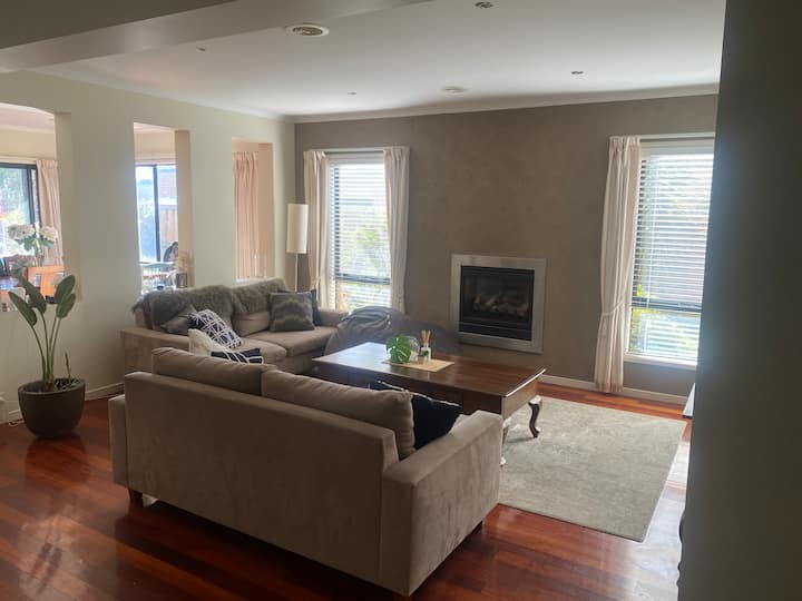 Waterways-golf, Fishing, Sailing And Beach - Mordialloc