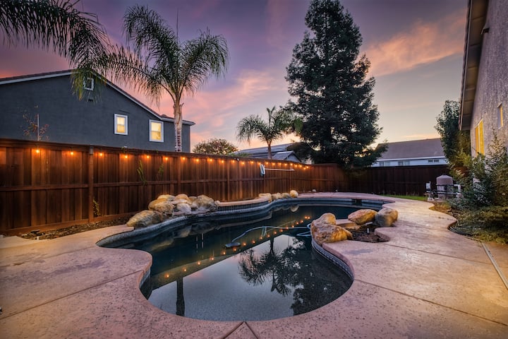 New Family-friendly 4br W/ Pool, Game Room - Elk Grove