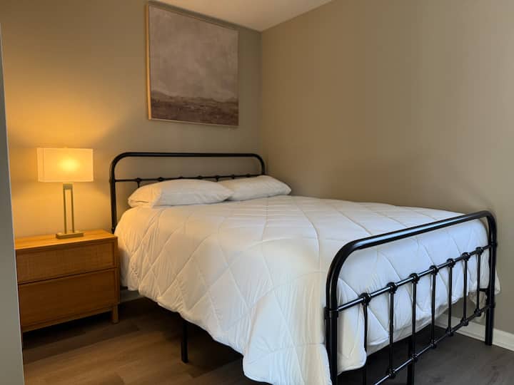 Jtown Guesthouse 1012
1bedroom 1 Bath 1 Sofabed - Jonesboro, AR