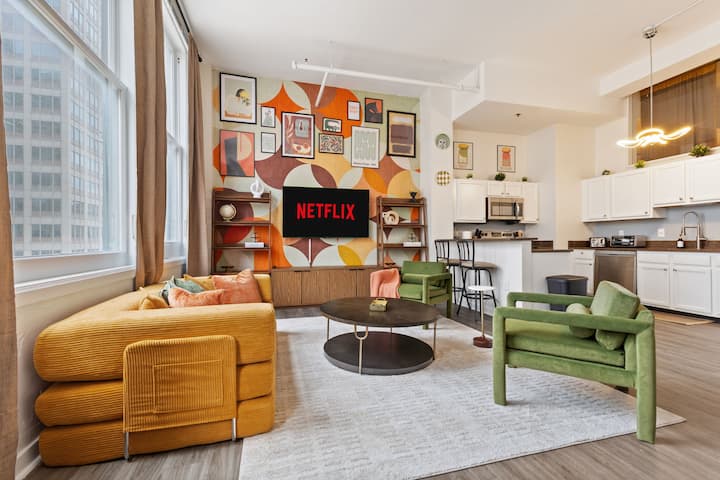 New Downtownindy Retreat| Near Hotspots| Sleeps 14 - Indianapolis, IN