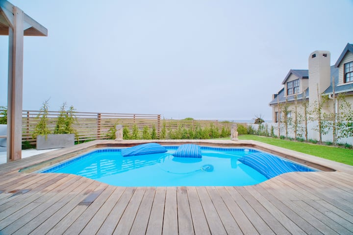 Nature Nest Cottage - Grotto Bay