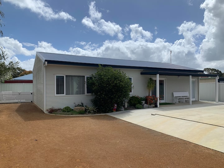 The Lake House Retreat - Albany