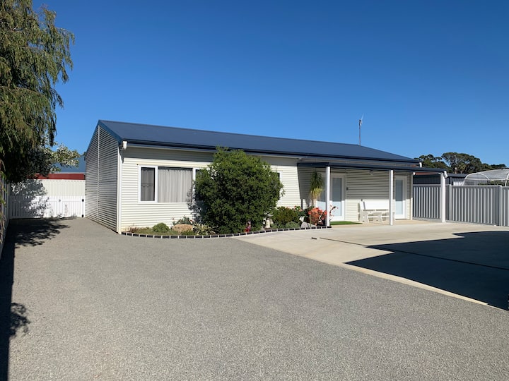 The Lake House Retreat - Albany