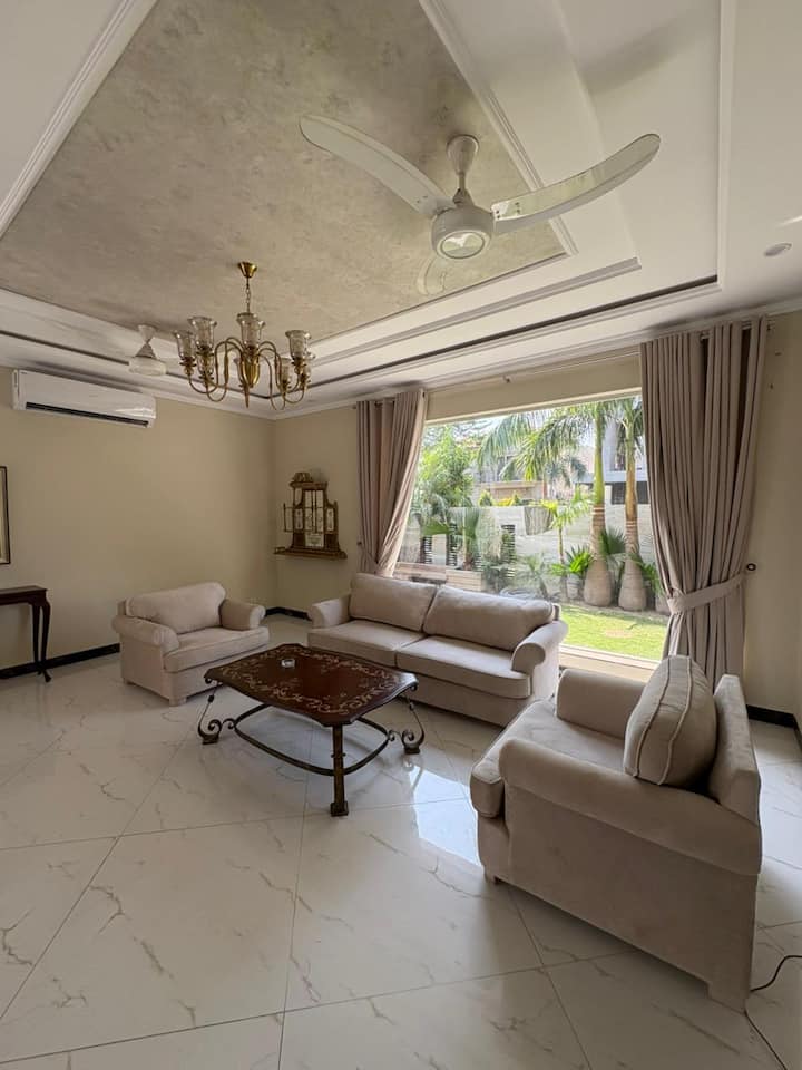 Luxury 5-bedroom Villa With 6 Bathrooms - Lahore