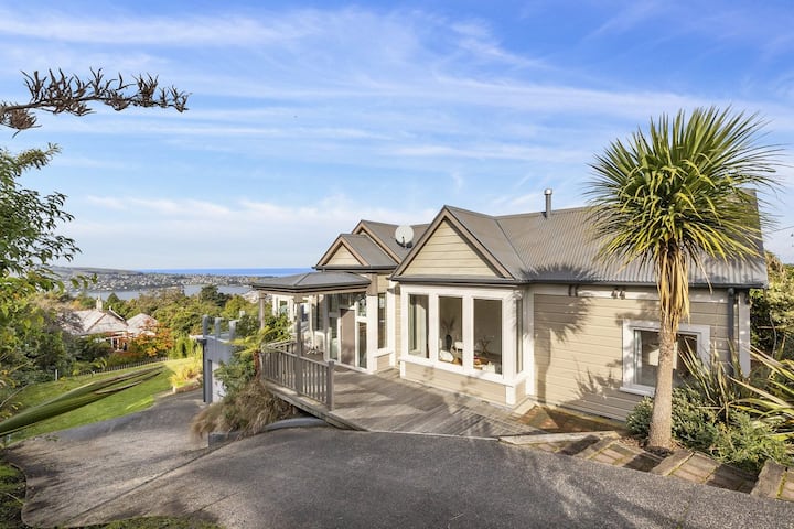 Executive Retreat With 180-degree Views - Dunedin