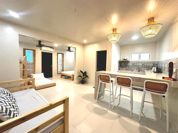 Surfers Alley 4-6pax Blue Door - 