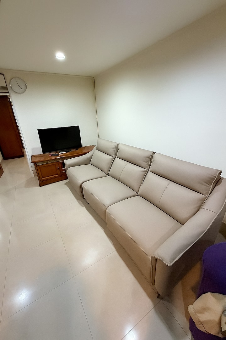 西門町最熱鬧的轉角・走3秒到捷運!歐風四樓公寓・僅付3人價可住6人/nov-flash - Taiwan