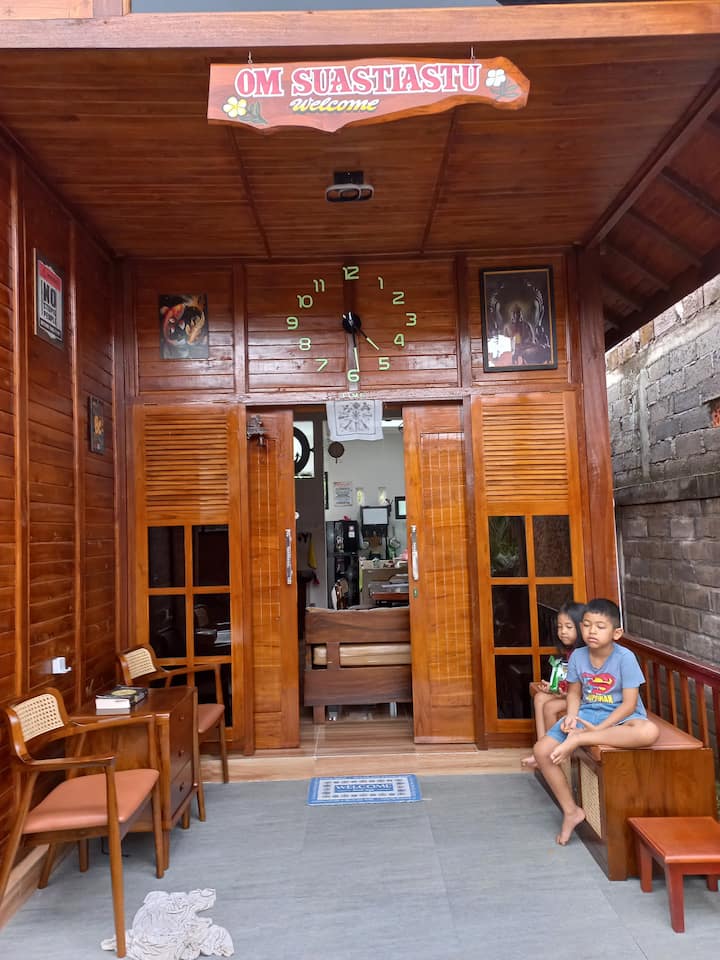 Villa Rumah Kayu Rahajeng Rauh Nyaman Tenang Asri - Singaraja