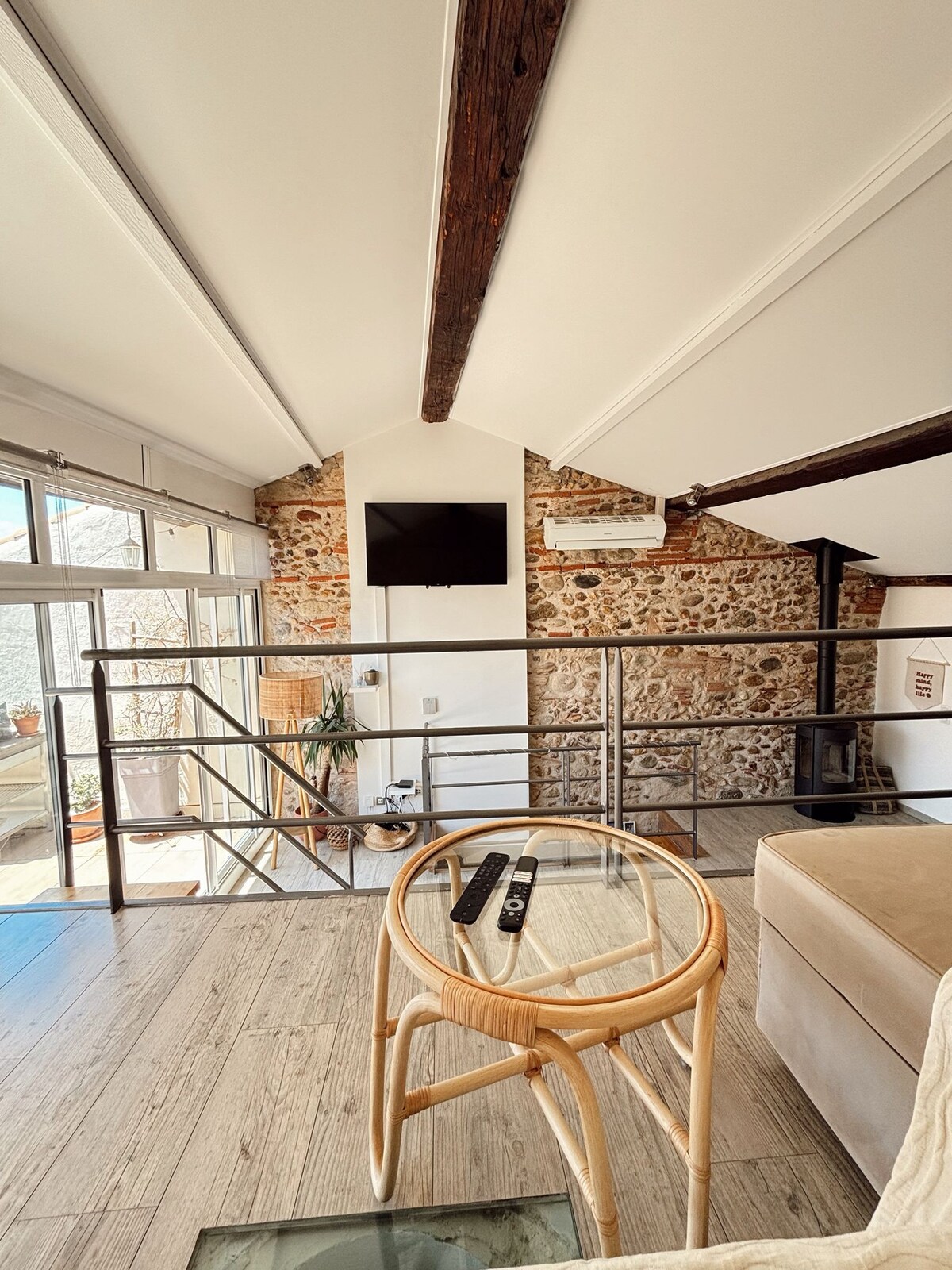 Antigua bodega renovada y terraza soleada - Airbnb