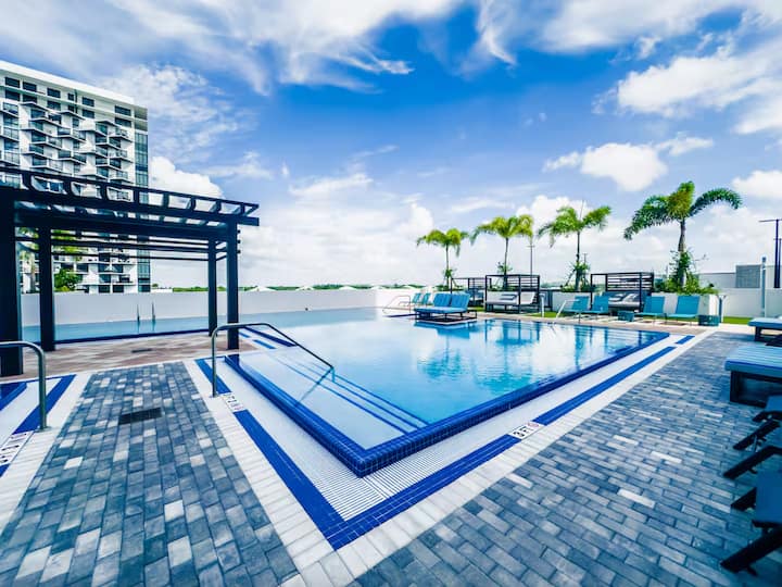 2 Bedrooms / Pool & Gym / Spacious / Doral - Doral, FL