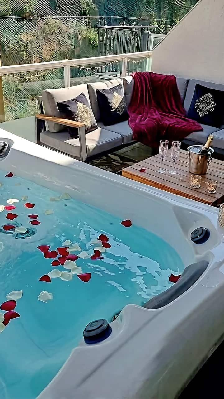 Glamour Vox-romantic Jacuzzi Escape | Bt & Cluj Arena - Cluj-Napoca