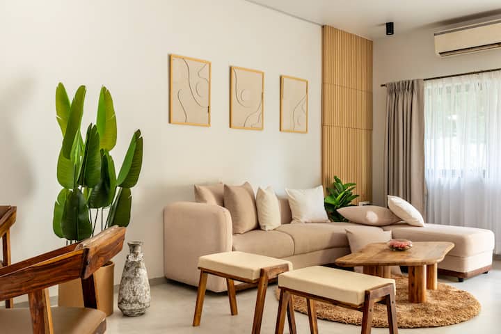 Luxurious 4-bhk Villa With Pvt. Pool & Jacuzzi - Goa