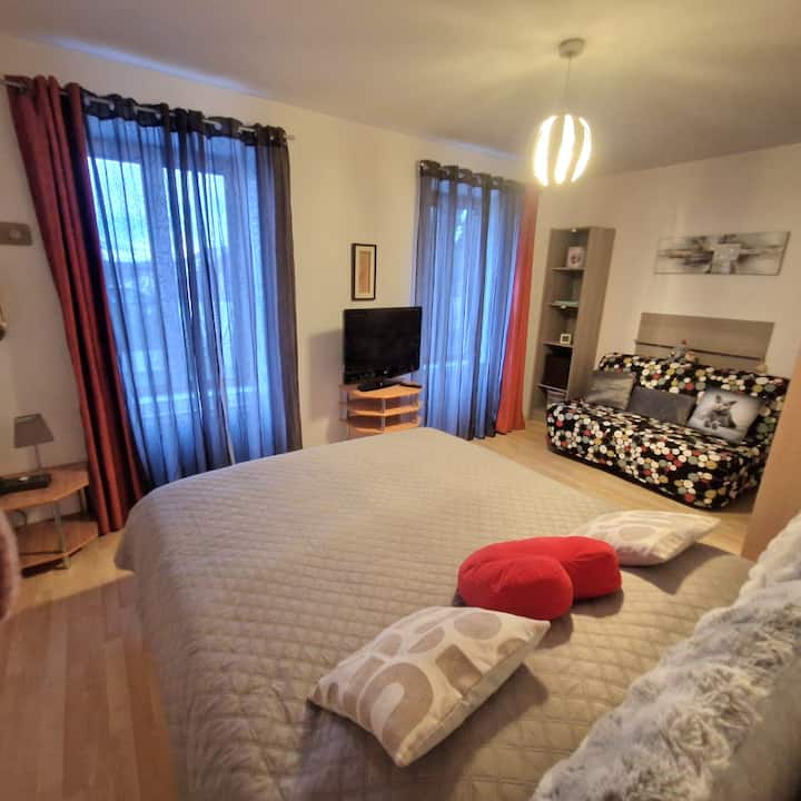 Chambre Fermée Dans Gîte Du Bugey - Saint-Vulbas