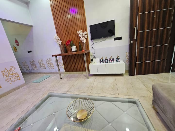 Royal's Airbnb - Ghaziabad