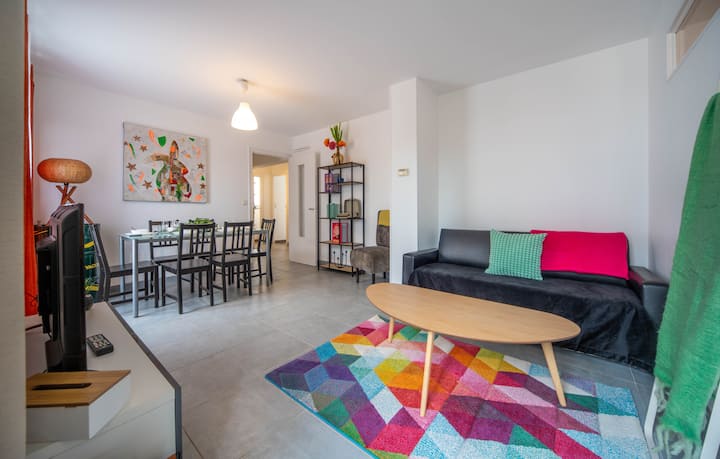 Warhol Vibes - Couleurs Et Confort Avec Garage - Dijon