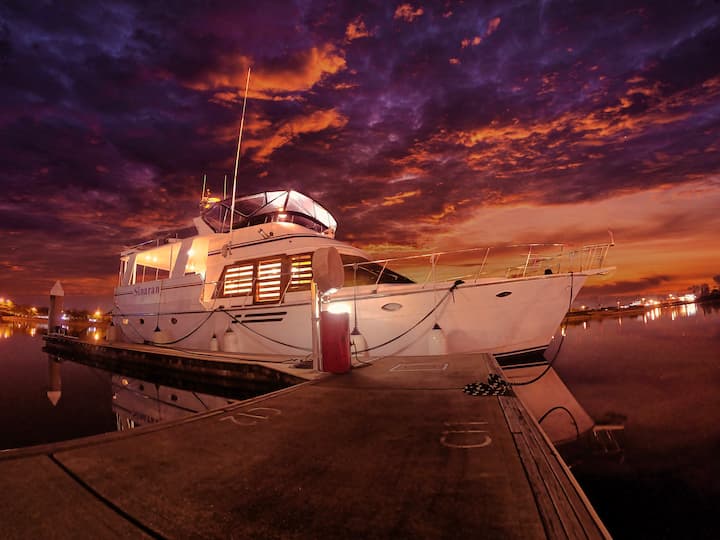 Stay On A Classic Yacht @Sebana Cove Johor For 8px - Pengerang