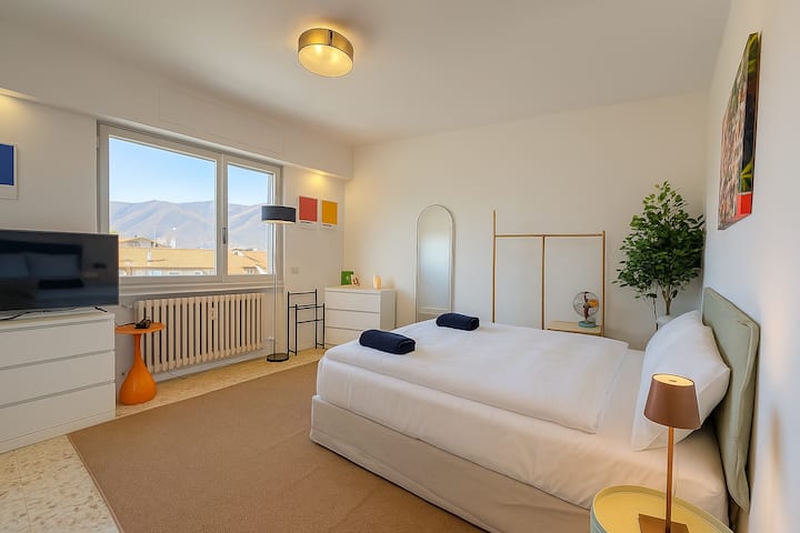 Central Family Flat W/ Balcony & Lake Views - Luino