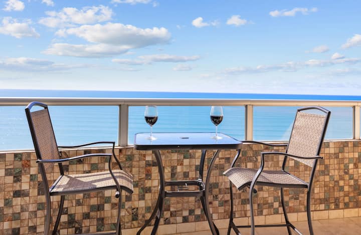 Stunning Beachfront Condo-perfect - 2-6 People - Panama