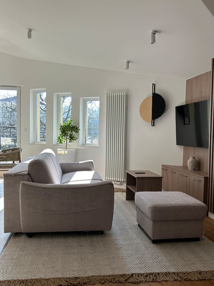 Cracow Center Jacuzzi & Sauna Penthouse Retreat - Kraków