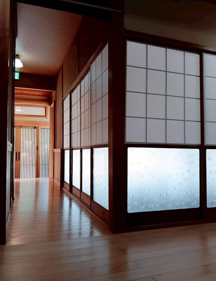 【大型犬Ok】海光る町・佐世保の一棟貸し「やぎみちの家」駐車場5台 - Sasebo