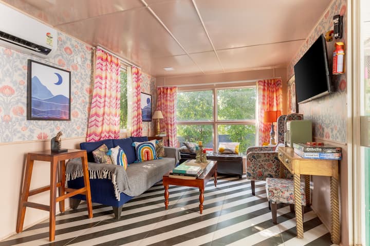 Pinterest Paradise | Container Retreat With Pool - ラージャスターン