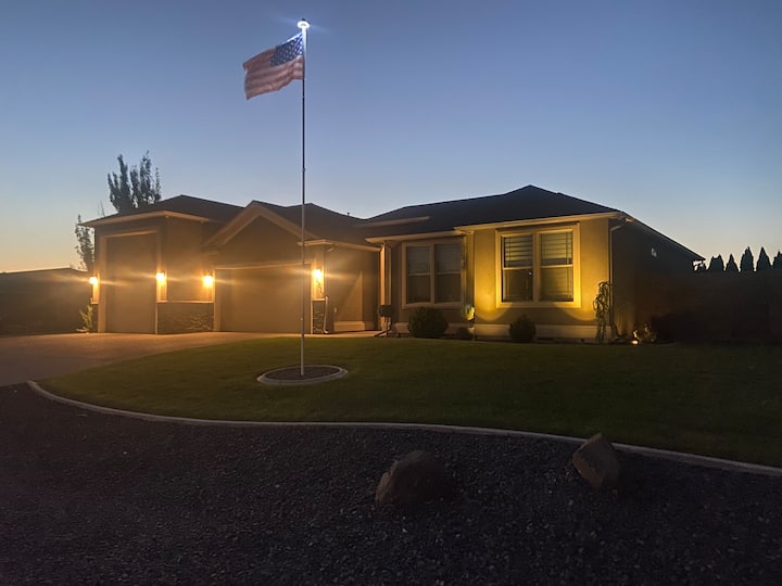 West Pasco 3br Family Luxury + Yard + Ev - Pasco, WA