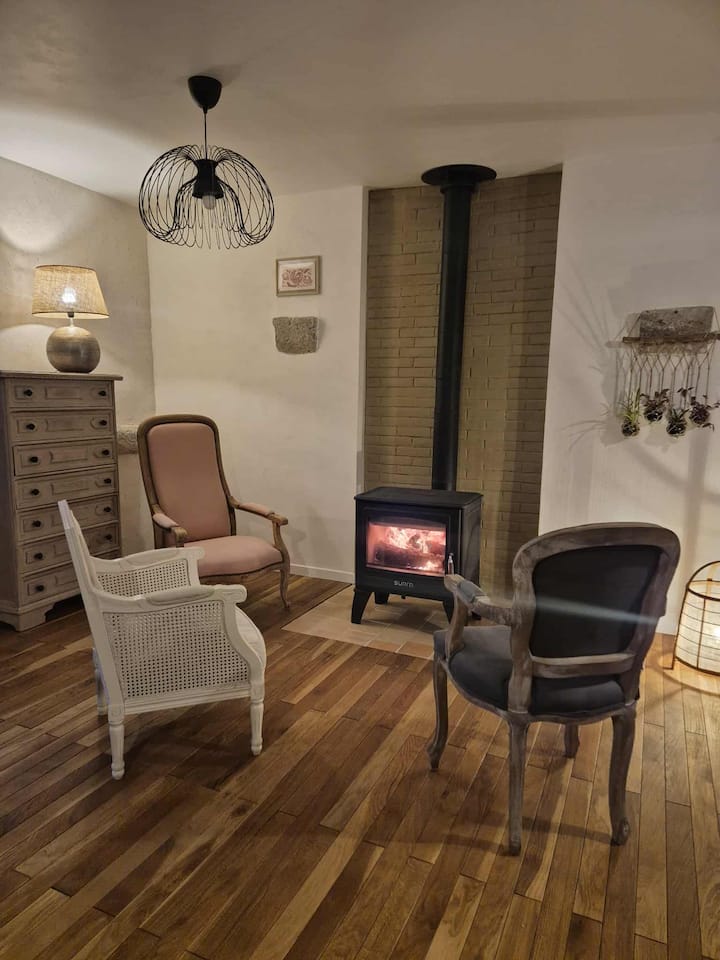 Maison Cosy Rénovée Au Calme, 2 Chambres Et Jardin - Bourges