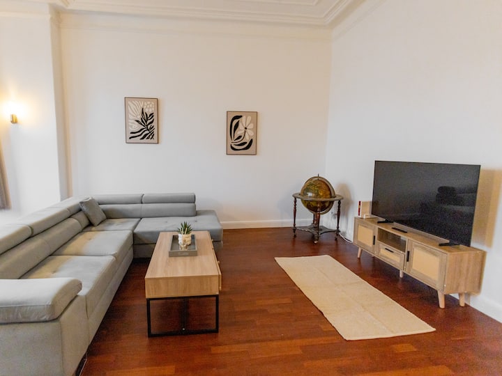 Schiefe Stadtvilla Oldenburg - Große Altbauwohnung - Oldenburg