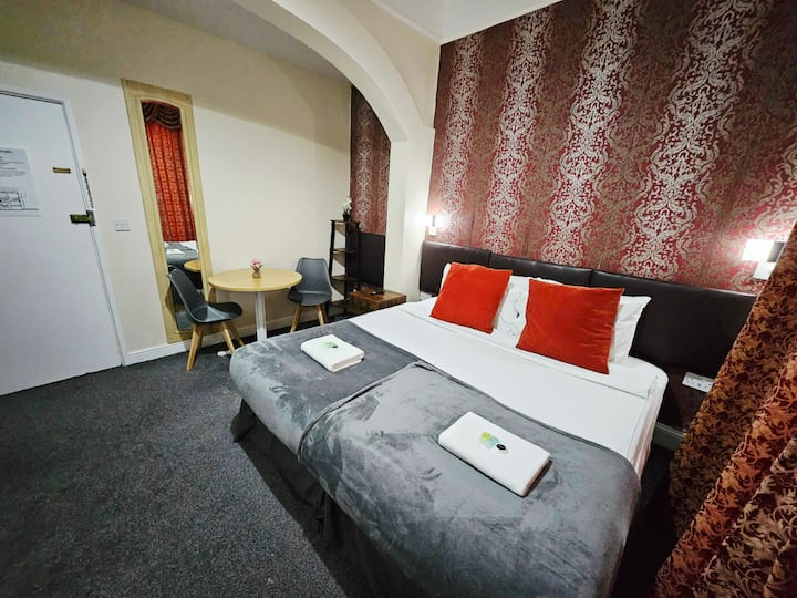 Ground-floor Queen Studio Apartment - Free Parking - Portsmouth