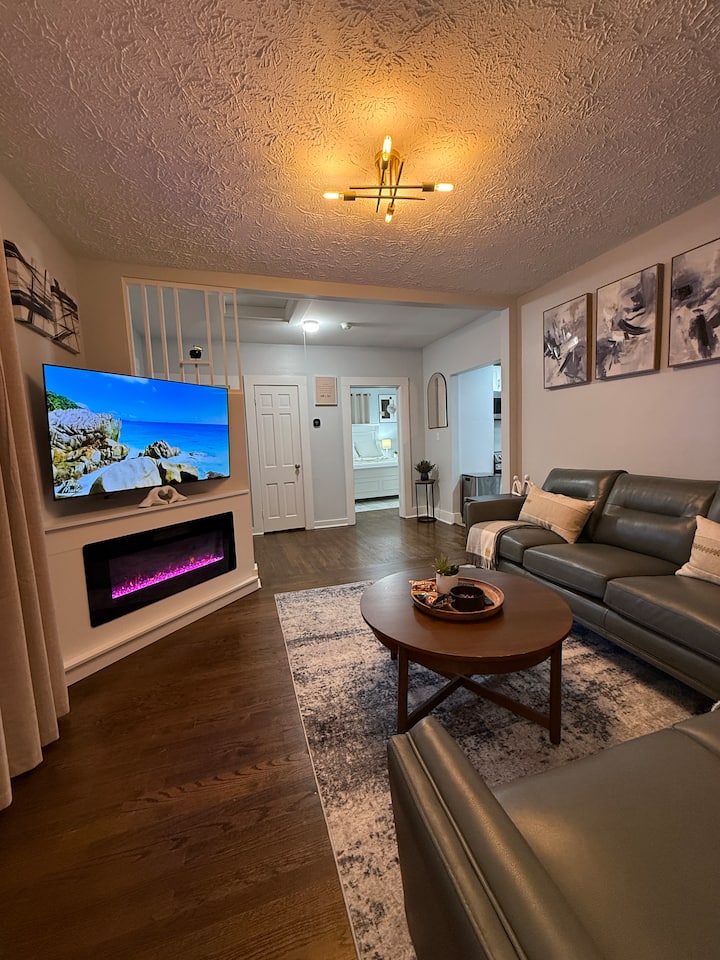 Bright Modern 2br - Bristol, CT