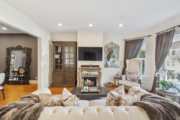 Elegant Ensuite In Designer Victorian - San Francisco, CA