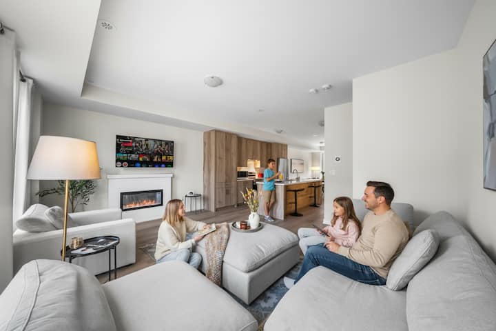 Spacious Modern 4br Oakville • Parking • Near Go - Oakville