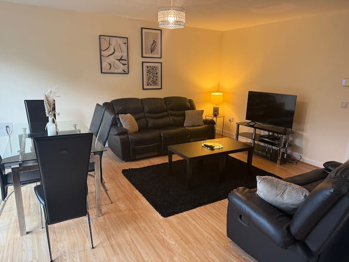 2br Apartment • Parking • Southside & Queen’s Park - East Kilbride
