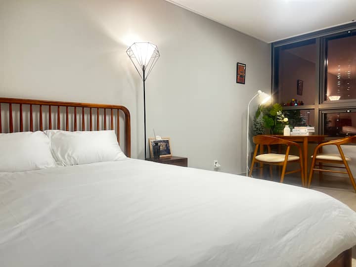 사랑스테이 27층 | 송도 비즈니스 & 힐링 스테이
일과 쉼이 균형을 이루는 공간 - 남촌동