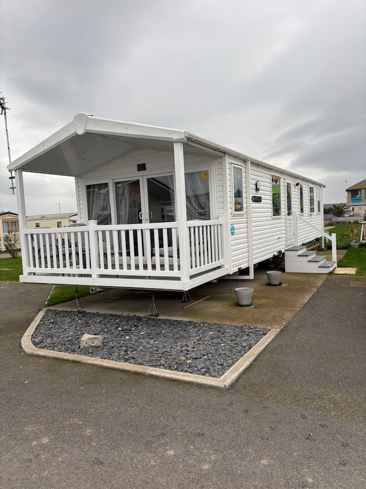 A Beautifully Equipped Caravan On Family Site. - Rhyl