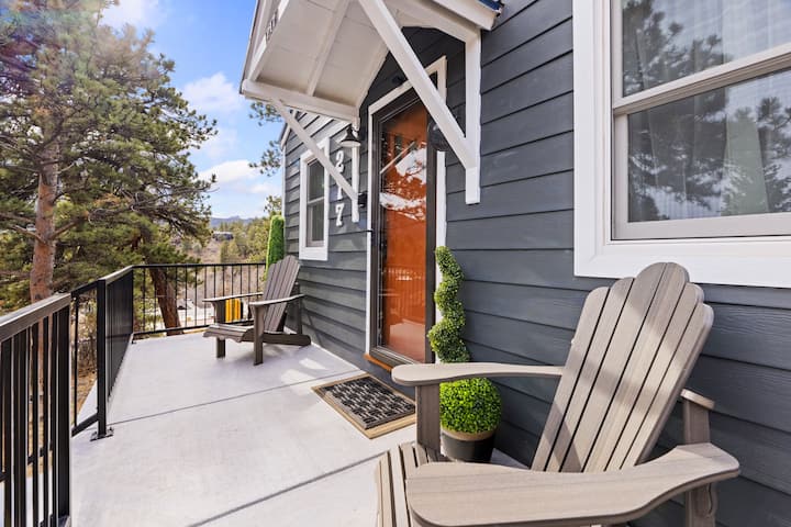 A Cozy Mountain Cottage Steps From Downtown Estes - Estes Park, CO