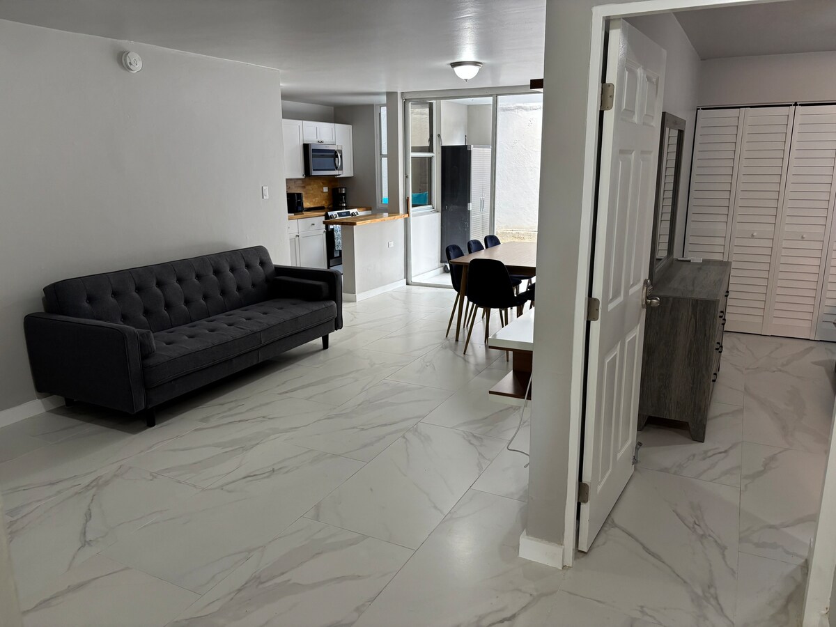 1 H, 1 B, 2 Est, lavandería a 5 minutos del aeropuerto y la playa ...