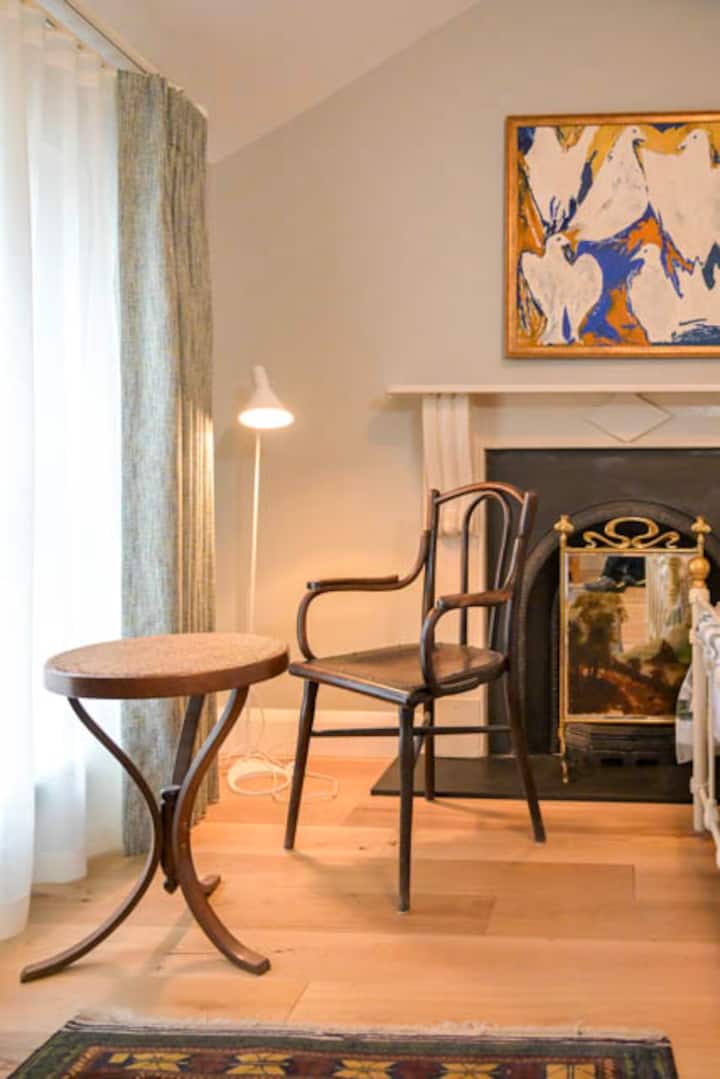 Stylish & Charming Period Townhouse On River For 4 - Westport