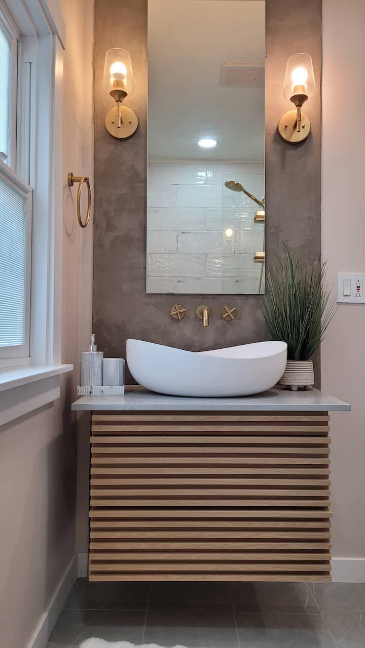 Two-level Duplex With King Bed - Spokane, WA