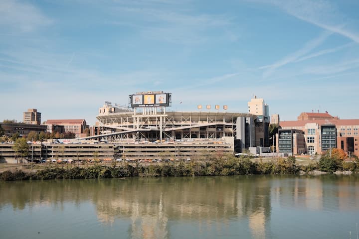 Modern Knoxville Getaway Near Neyland & Downtown - Neyland Stadium Knoxville