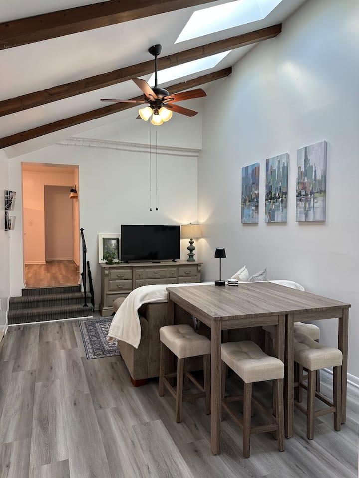 Frederick Downtown Apartment On Carroll Creek! - Frederick, MD