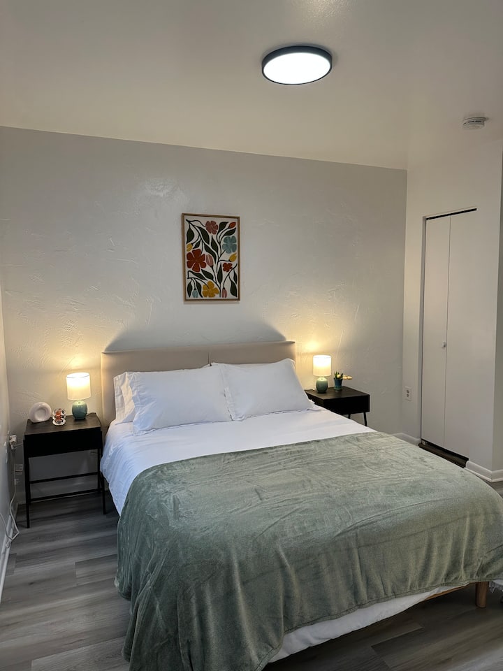 Frederick Downtown Apartment On Carroll Creek! - Frederick, MD