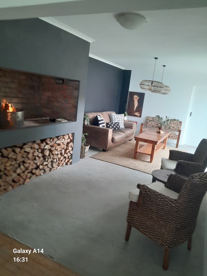 4 Bedroom House With Comfort And Style - Somerset West