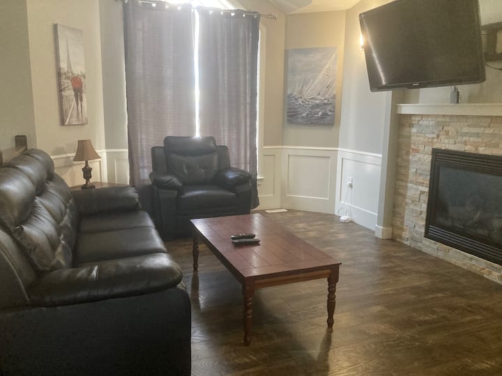 5 Bedroom, 3 Bath House West Side - Grande Prairie