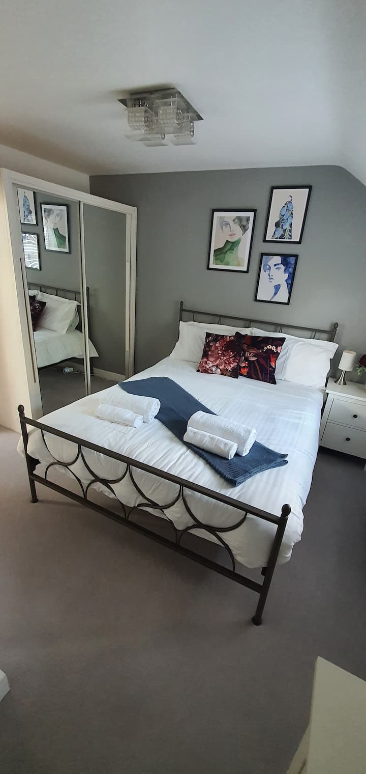 The Oaks Brand New, Beautiful Spacious Apartment. - Solihull