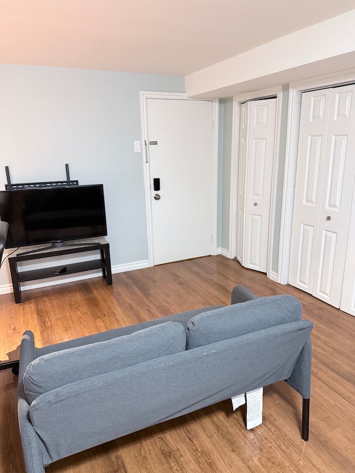 Cozy Aurora Suite For Couples Or Solo - Newmarket
