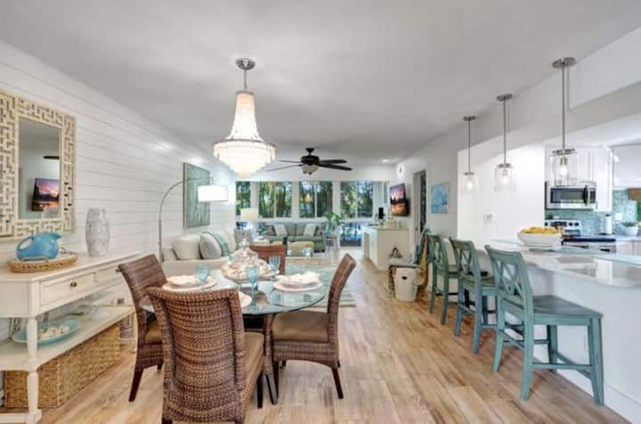 Your Tropical Oasis Awaits Your Arrival. - Siesta Key, FL