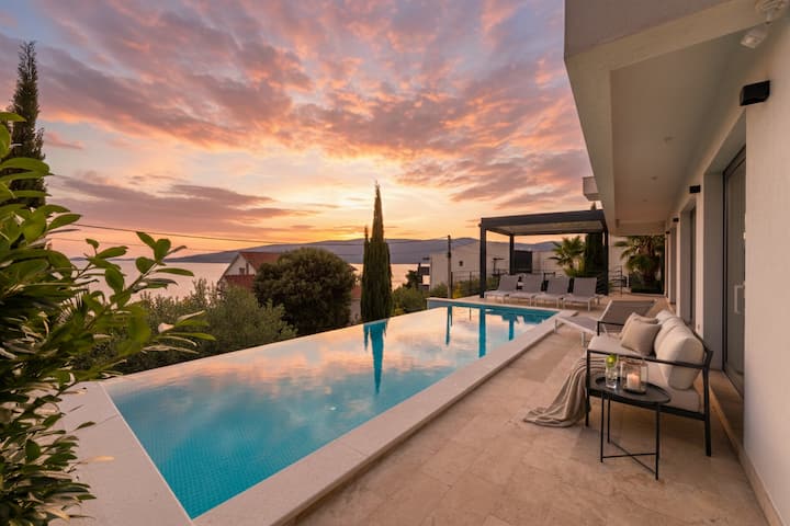 Gym, Pool & Sauna | Villa White Palm Excelsior - Seget Vranjica